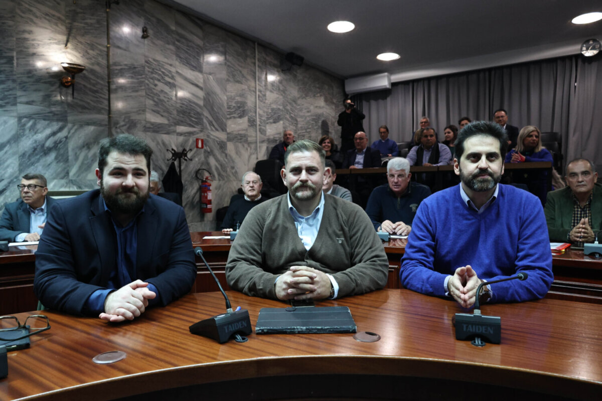 Το Δημοτικό Συμβούλιο της 16ης Οκτώβρη – ΛΑΪΚΗ ΣΥΣΠΕΙΡΩΣΗ ΛΑΡΙΣΑΣ